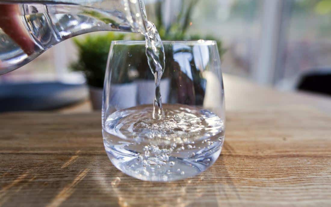 How Much Water Should You Drink On a Daily Basis? - YeyeLife