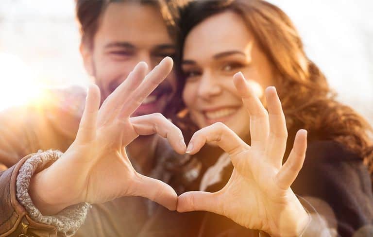 Six Ways To Express Love To Your Date. - YeyeLife