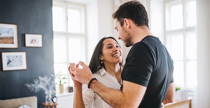 18 Smart Ways On How To Be Romantic To Her. - YeyeLife