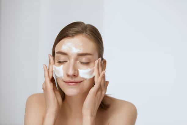 Tips to Select a Daily Facial Cleanser - YeyeLife