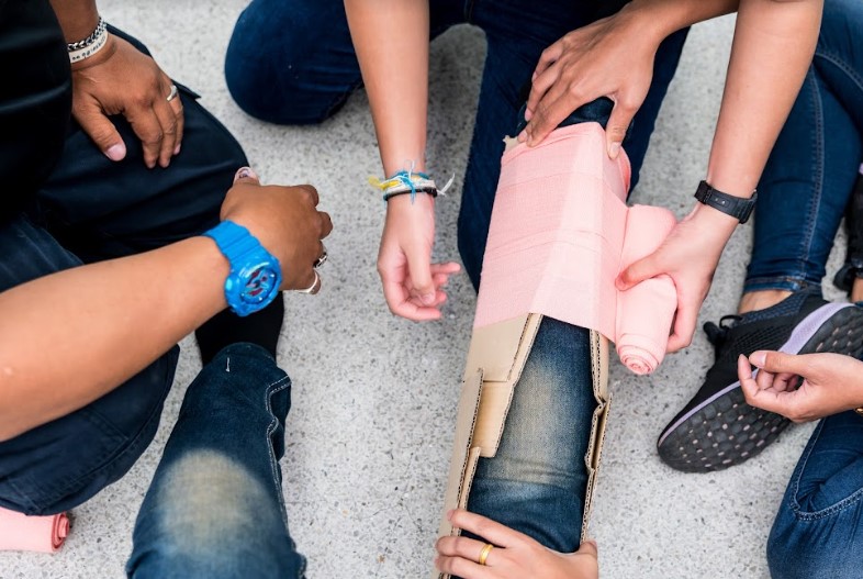 4 Tips For Making An Emergency Splint - YeyeLife