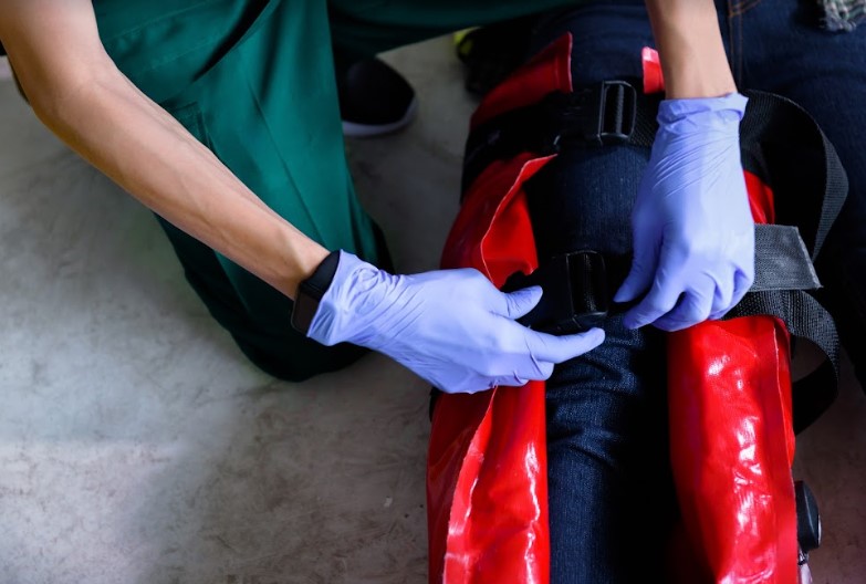 4 Tips For Making An Emergency Splint - YeyeLife